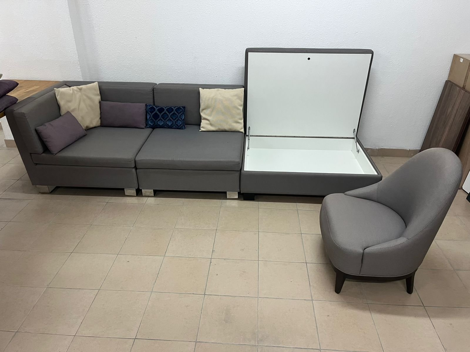 4-seater sofa made of very strong wood • Yahya Used Furniture